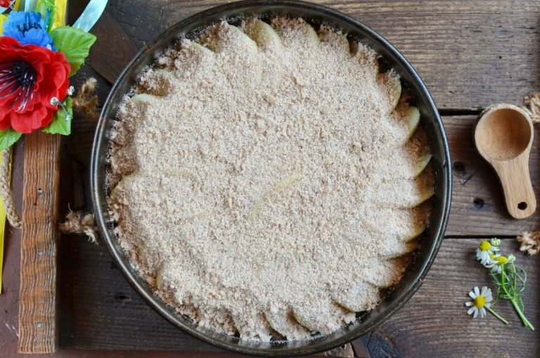 Ukrainian Apple Cake (Yabluchnyk) Recipe - Cook.me Recipes