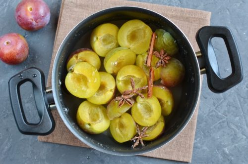 Plum Compote Recipe - Cook.me Recipes
