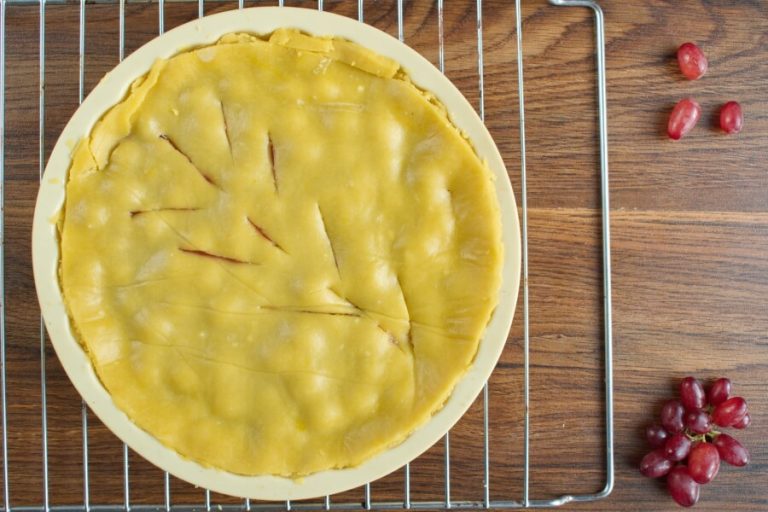 Ruby Grape Pie Recipe - Cook.me Recipes