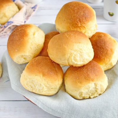 Buttery Fluffy Cornmeal Dinner Rolls Recipe - Cook.me Recipes