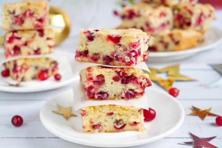 Cranberry Christmas Cake Recipe - Cook.me Recipes