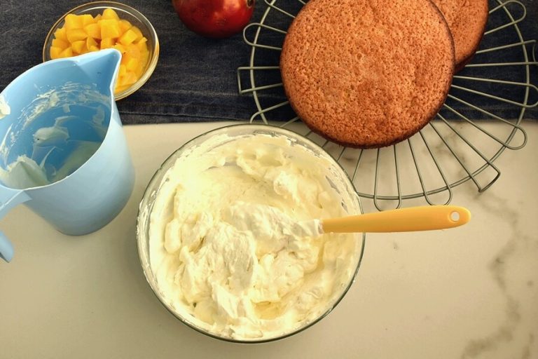 Easy Thai Mango Cake Recipe - Cook.me Recipes