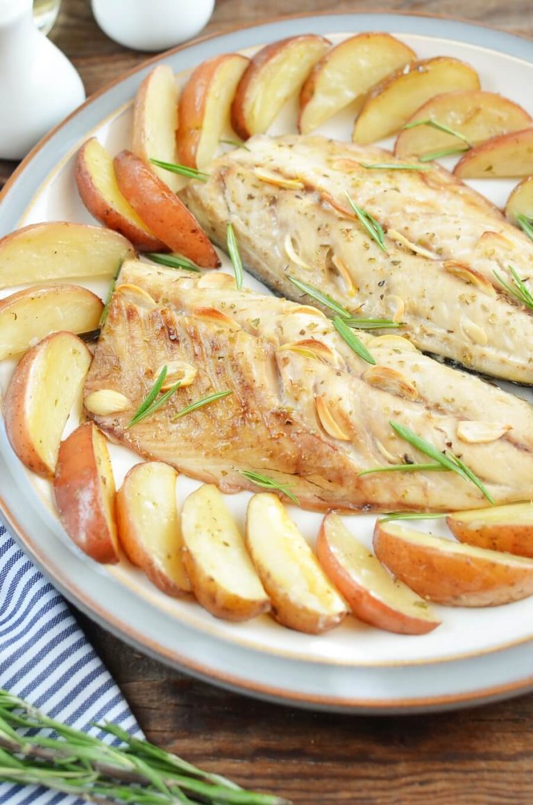 Greek Baked Bonito With Herbs & Potatoes Recipe - Cook.me Recipes