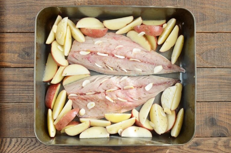 Greek Baked Bonito With Herbs & Potatoes Recipe - Cook.me Recipes