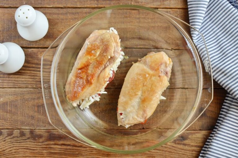 Red Pepper and Mozzarella Stuffed Chicken Recipe - Cook.me Recipes