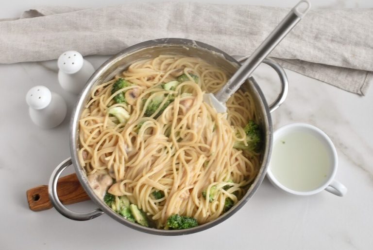Spaghetti Con Broccoli Recipe - Easy Step-by-Step Guide | COOK.ME