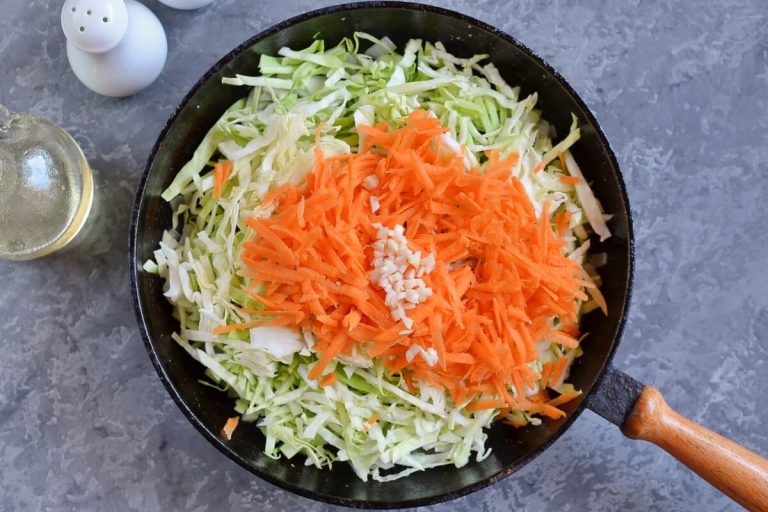 Chicken Cabbage Savory Pirog Recipe - Cook.me Recipes