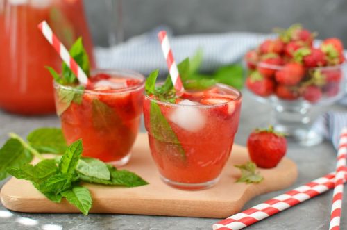 Southern Strawberry Sweet Iced Tea Recipe - Cook.me Recipes