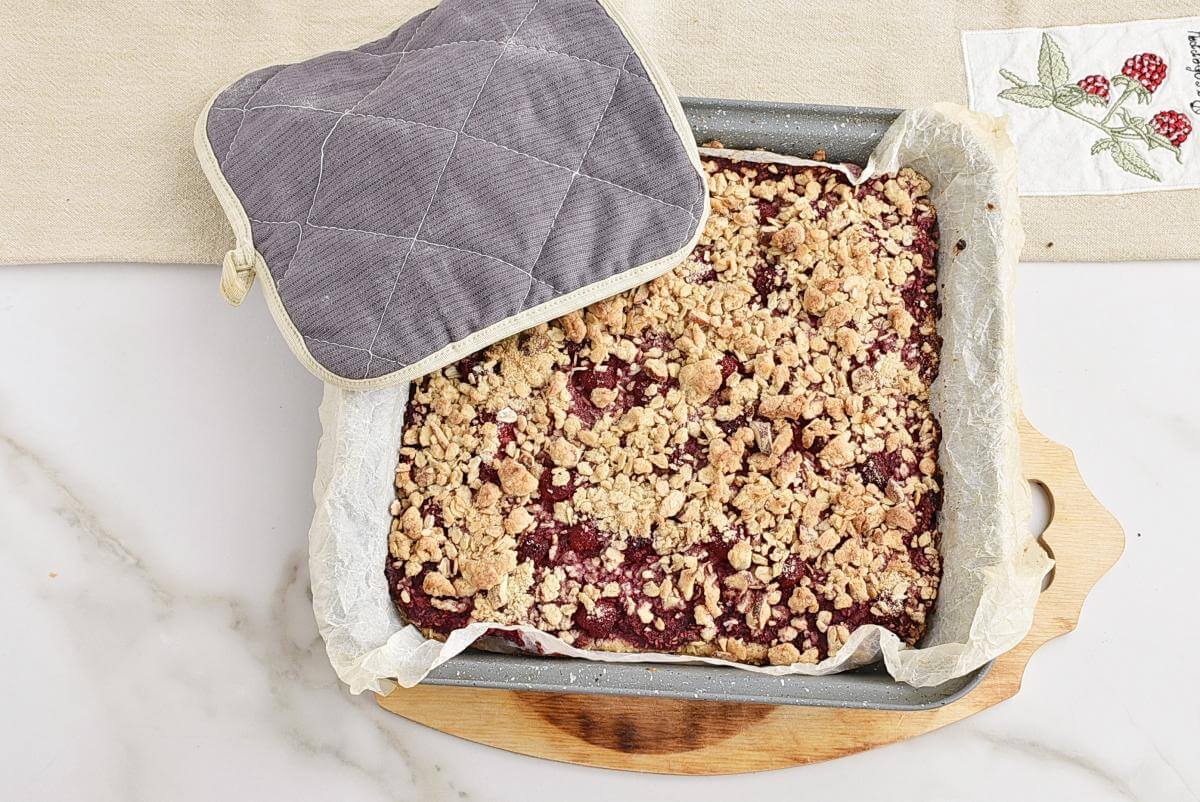 Raspberry Crumb Bars Recipe - COOK.ME