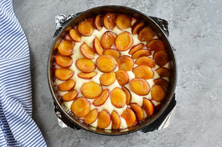 Damson Plum Crumble Cake Recipe - Cook.me Recipes