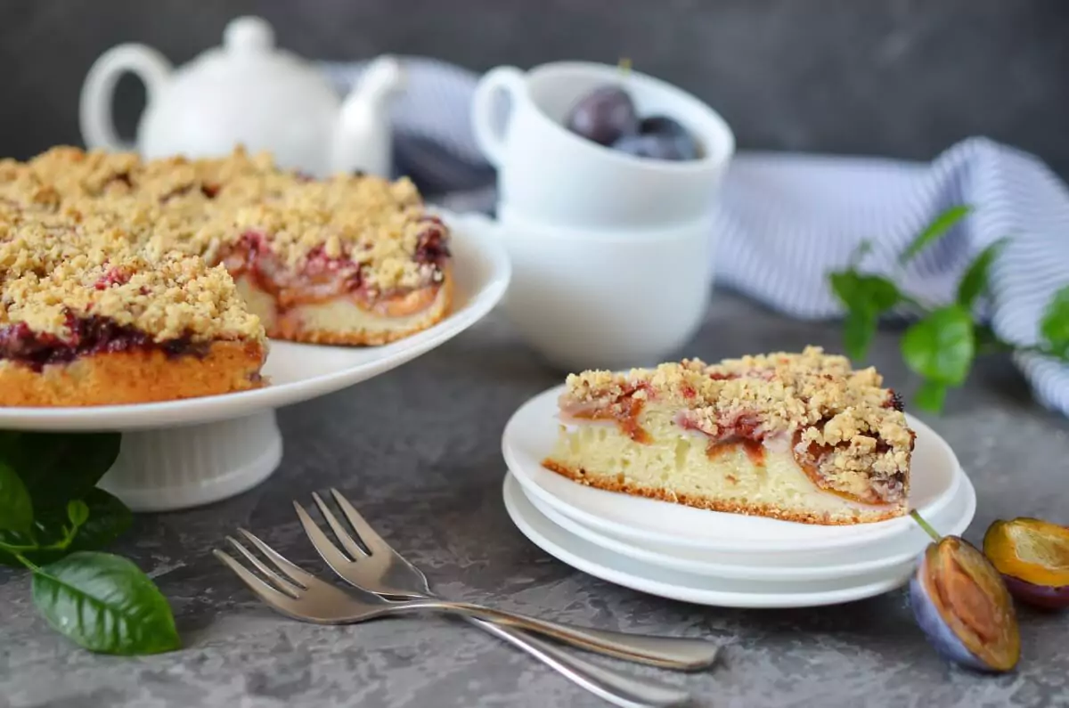 Damson Plum Crumble Cake Recipe - Easy Step-by-Step Guide | COOK.ME