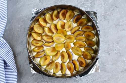 Damson Plum Crumble Cake Recipe - Cook.me Recipes