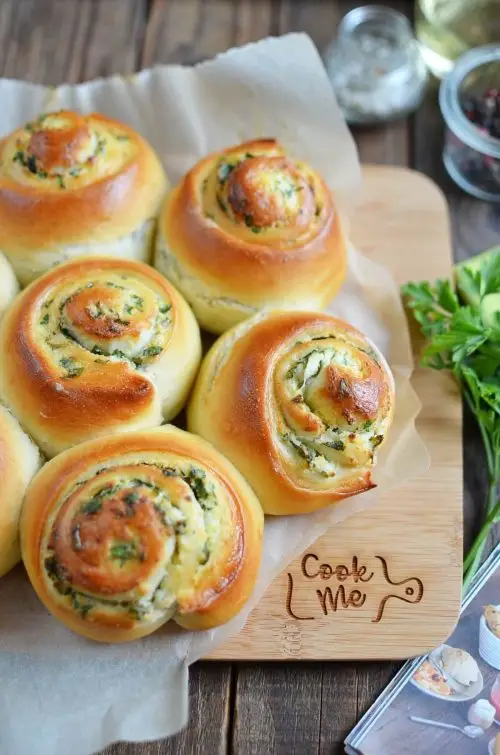 Tear & Share Feta Herb Bread Recipe - COOK.ME