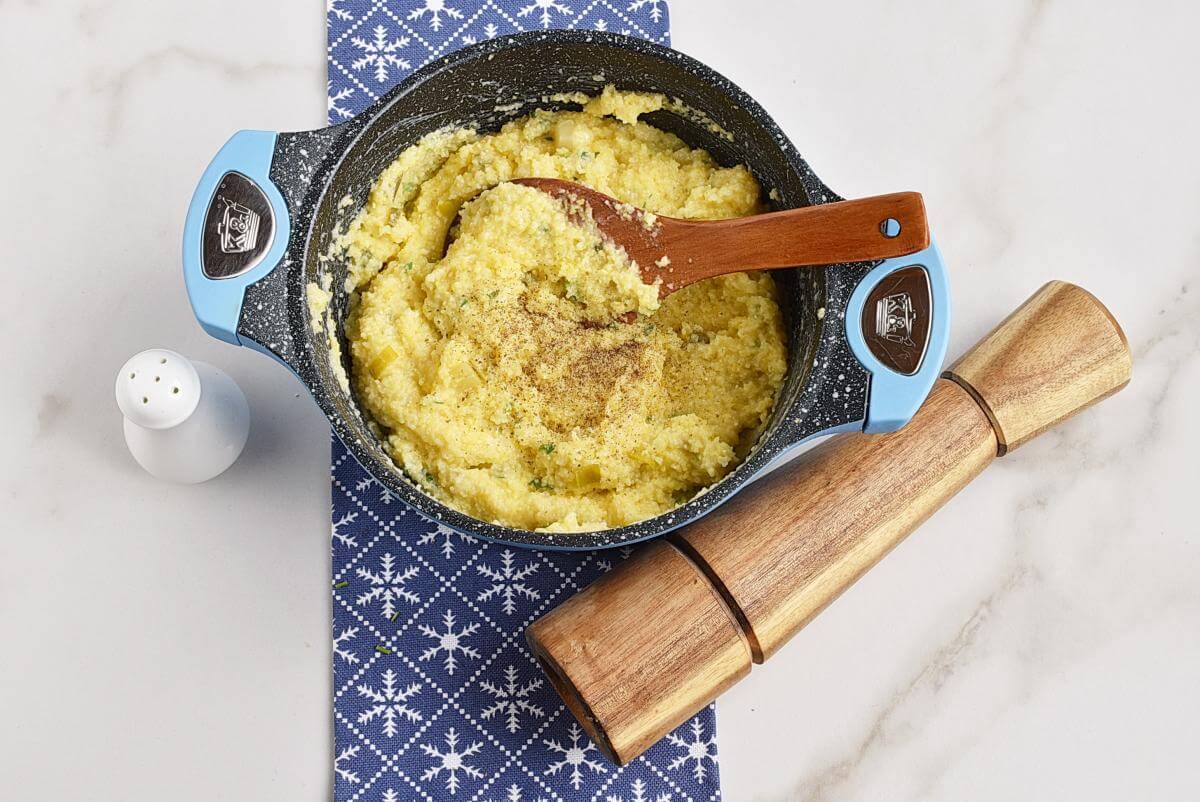 Buttermilk and Hatch Chili Grits Recipe - Easy Step-by-Step Guide | COOK.ME