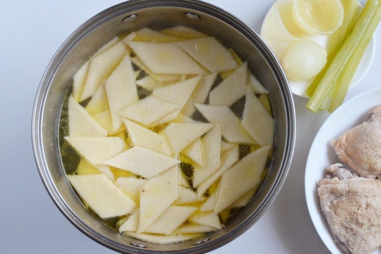 Chicken and Pastry Recipe - Cook.me Recipes