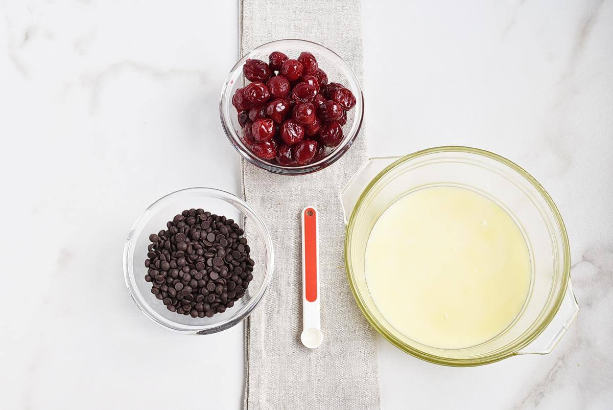 Chocolate Covered Cherry Fudge Recipe - Cook.me Recipes