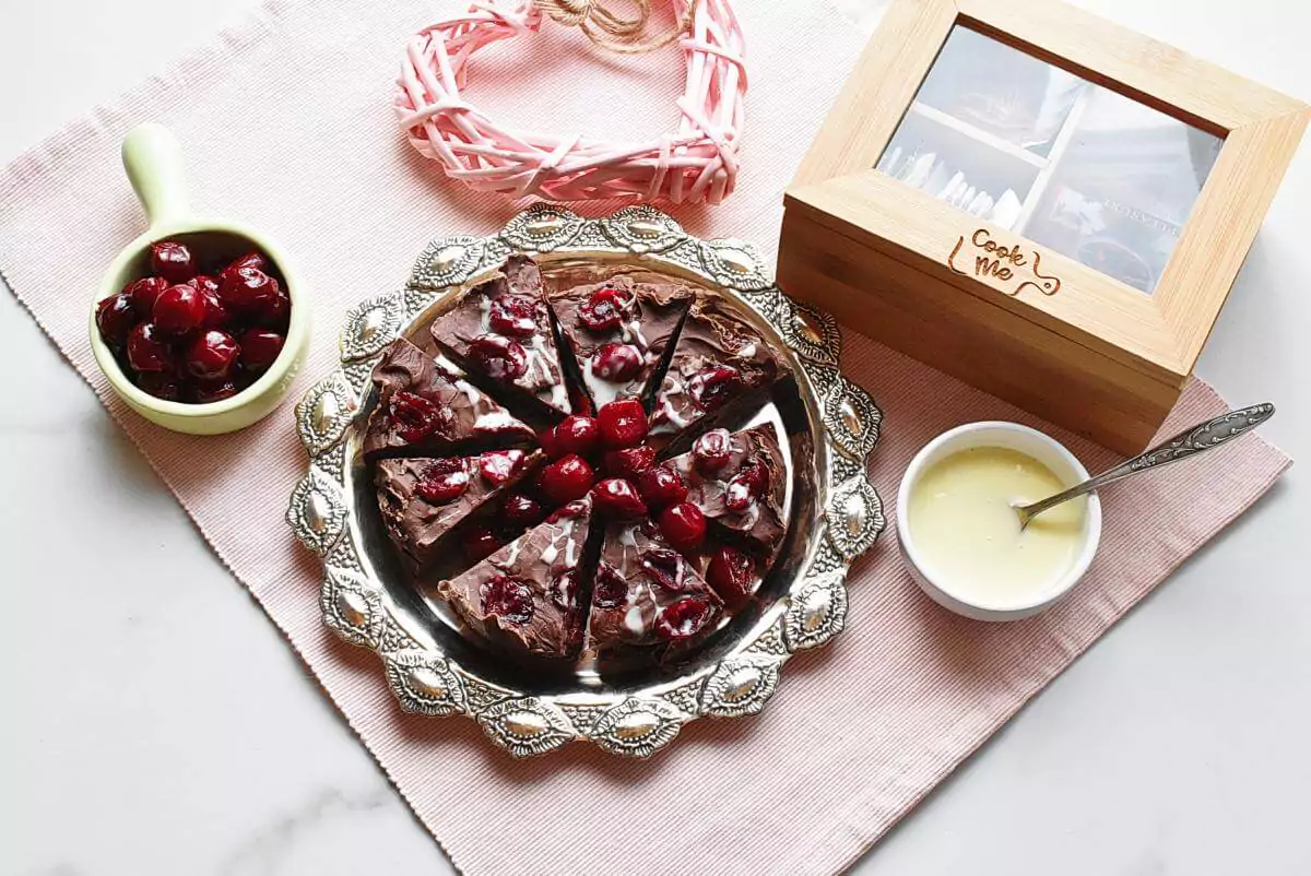 Chocolate Covered Cherry Fudge Recipe - COOK.ME