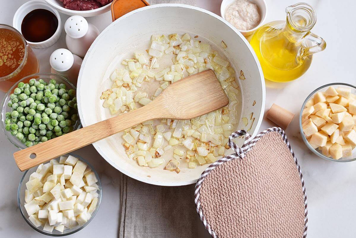 One Pot Minced Beef Hotpot Recipe - Easy Step-by-Step Guide | COOK.ME