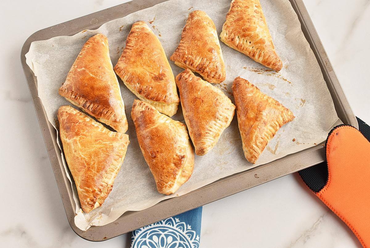 Vegetarian Puff Samosa Recipe - COOK.ME