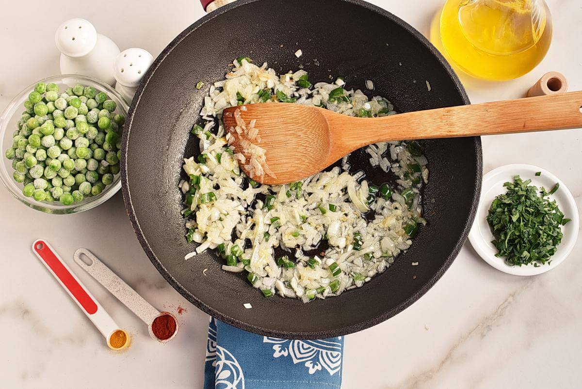 Vegetarian Puff Samosa Recipe - COOK.ME