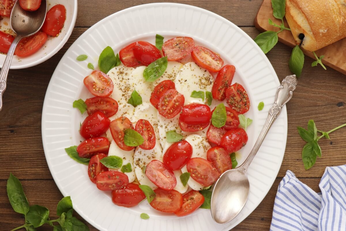 Classic Italian Caprese Salad Recipe - Easy Step-by-Step Guide | COOK.ME
