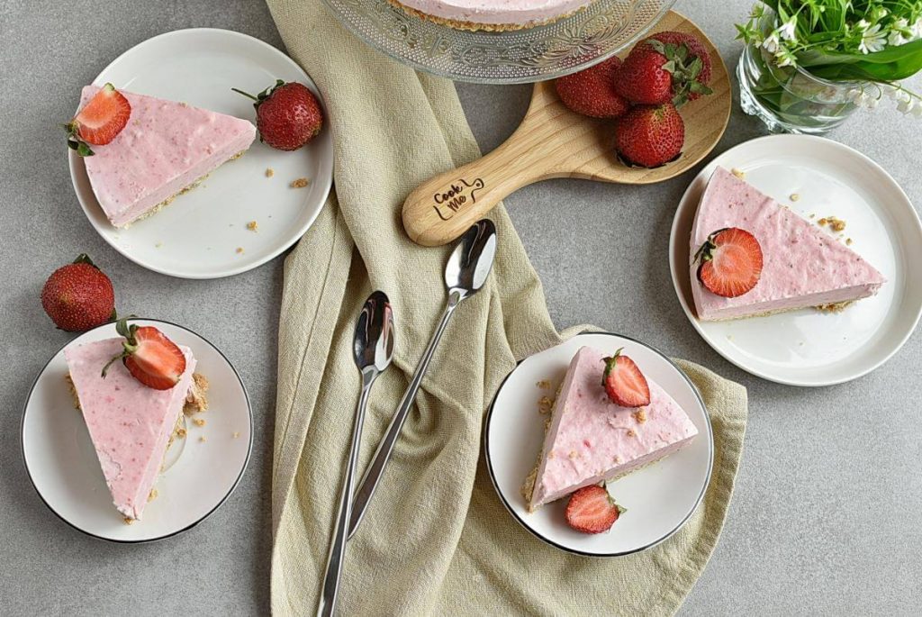No-Bake Frozen Strawberry Yogurt Pie Recipe - Cook.me Recipes