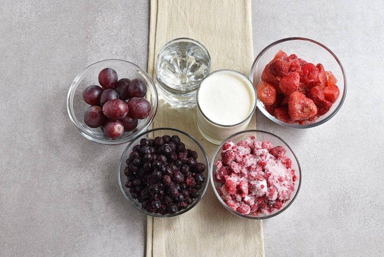 Triple Berry Smoothie Recipe - Cook.me Recipes