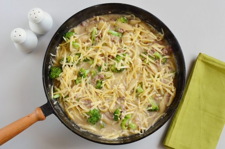 Cheesy Beef and Broccoli Pasta Recipe - Cook.me Recipes