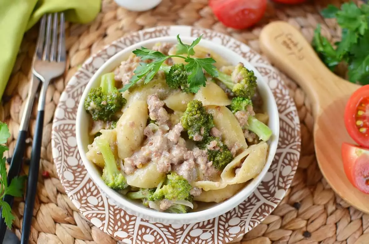 Cheesy Beef and Broccoli Pasta Recipe - COOK.ME