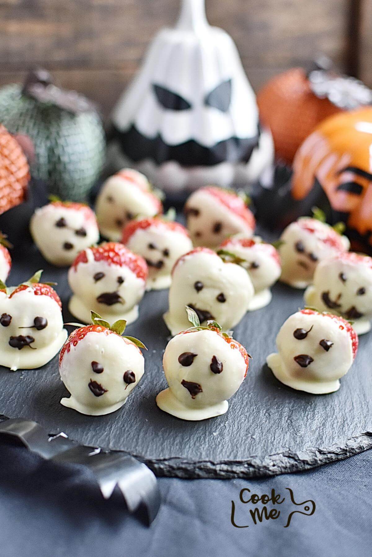Halloween Ghost Strawberries Recipe - COOK.ME