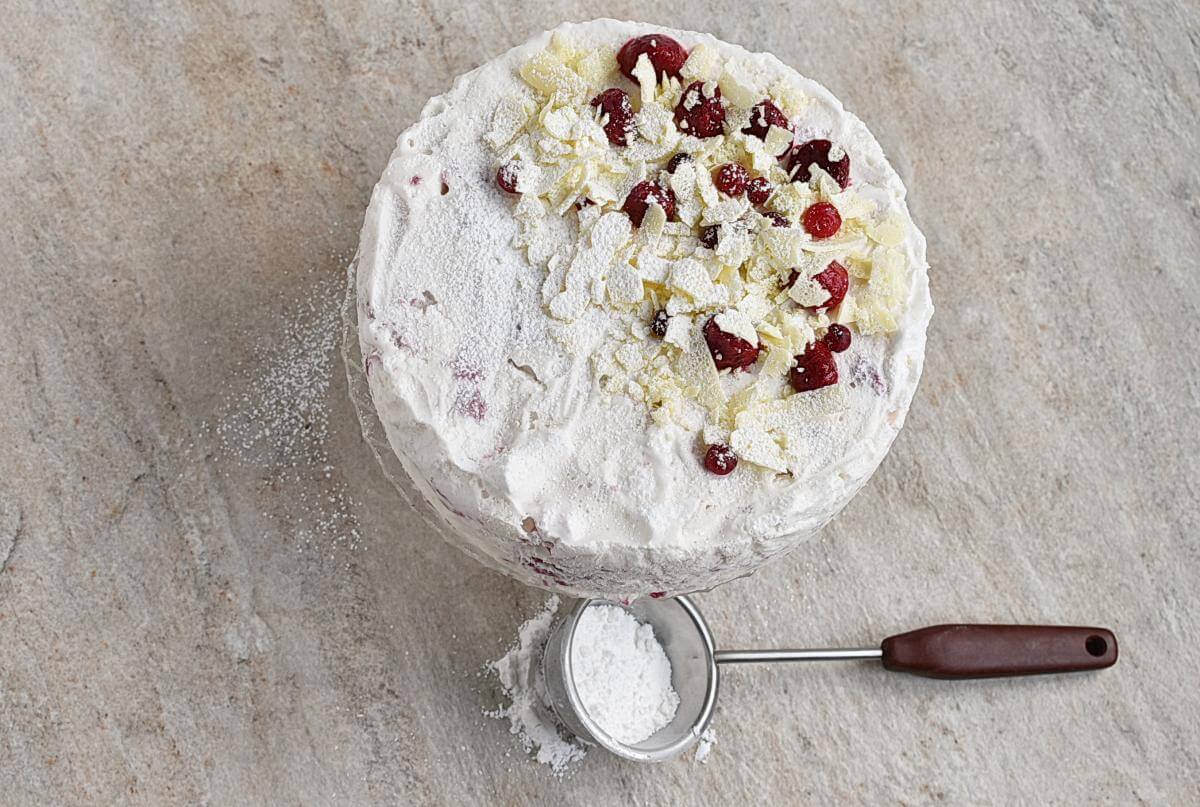 Low-Fat Berry and Meringue Ice Cream Cake Recipe - COOK.ME