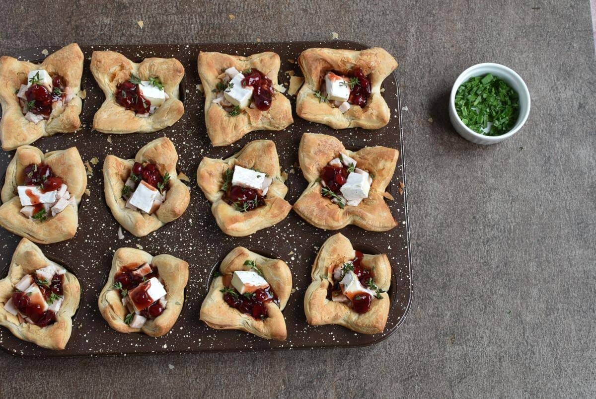 Quick Chicken, Cranberry and Brie Canapés Recipe - COOK.ME