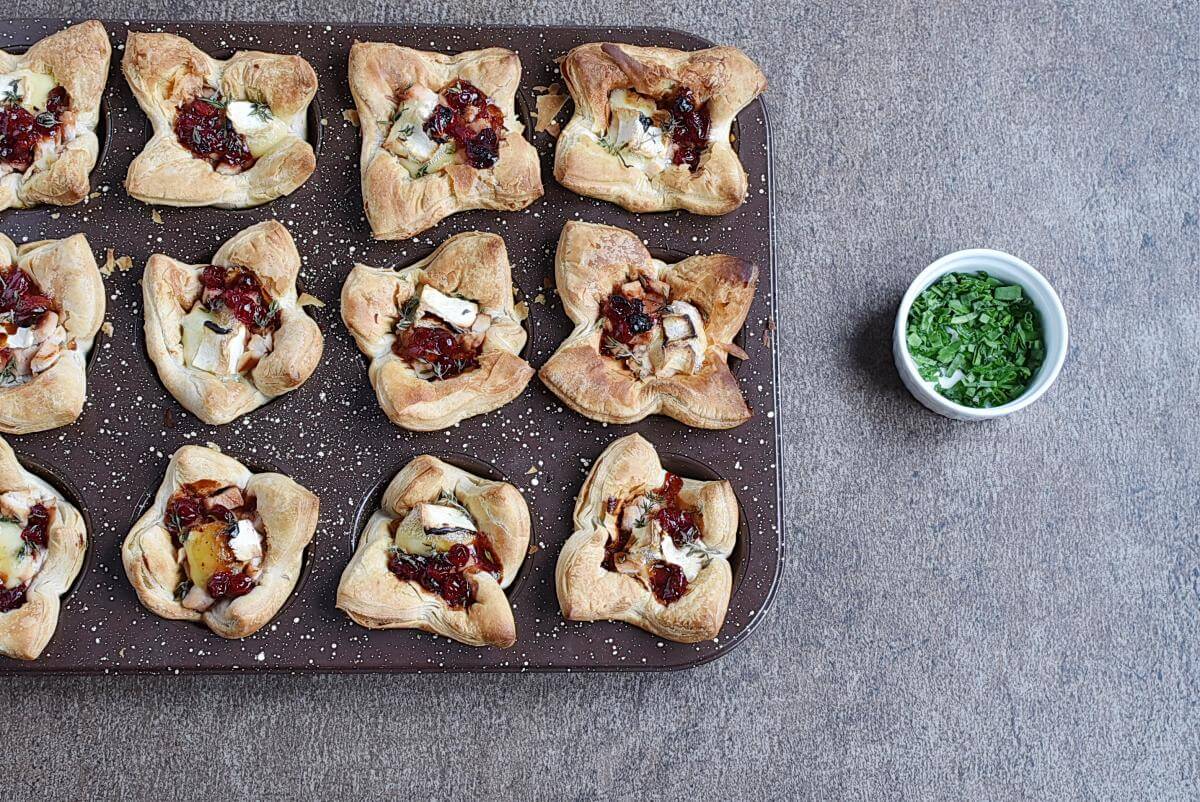 Quick Chicken, Cranberry and Brie Canapés Recipe - COOK.ME