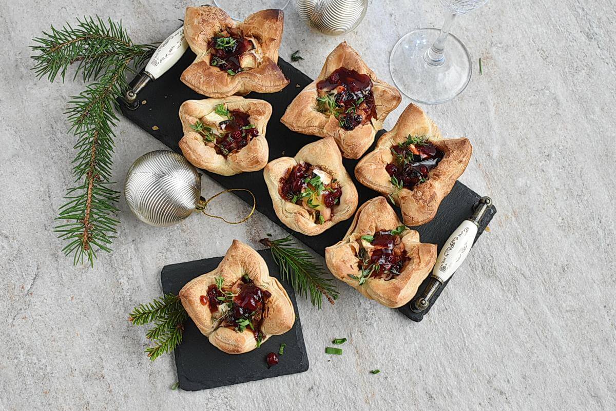 Quick Chicken, Cranberry and Brie Canapés Recipe - COOK.ME