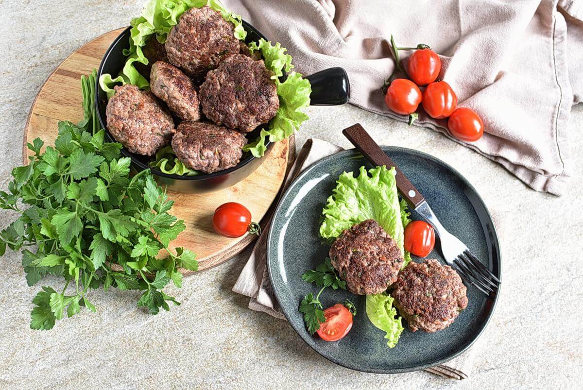 Low Carb Savory Herb Beef Patties Recipe - COOK.ME