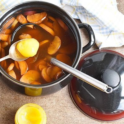 Mulled Uzvar - Dried Fruit Compote Recipe - Cook.me Recipes