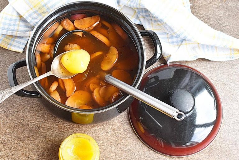 Mulled Uzvar - Dried Fruit Compote Recipe - Cook.me Recipes