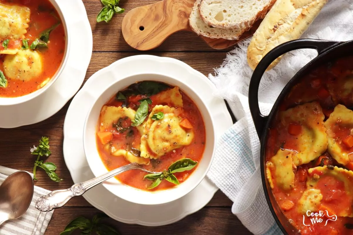 Creamy Tuscan Ravioli Soup Recipe - COOK.ME