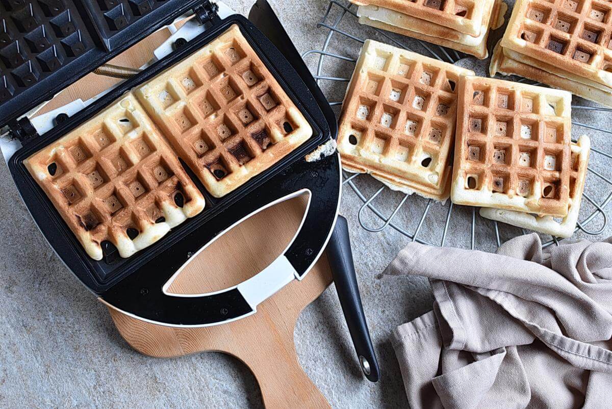 Club Soda Waffles Recipe - Easy Step-by-Step Guide | COOK.ME
