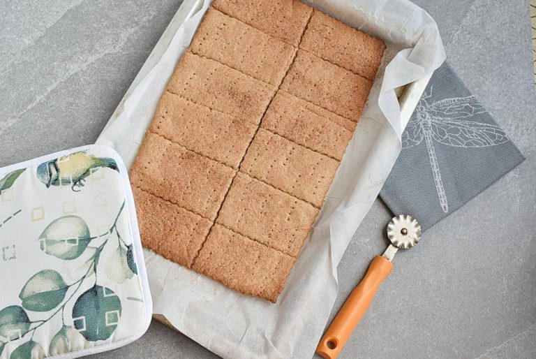 100% Whole Wheat Graham Crackers Recipe - Easy Step-by-Step Guide | COOK.ME