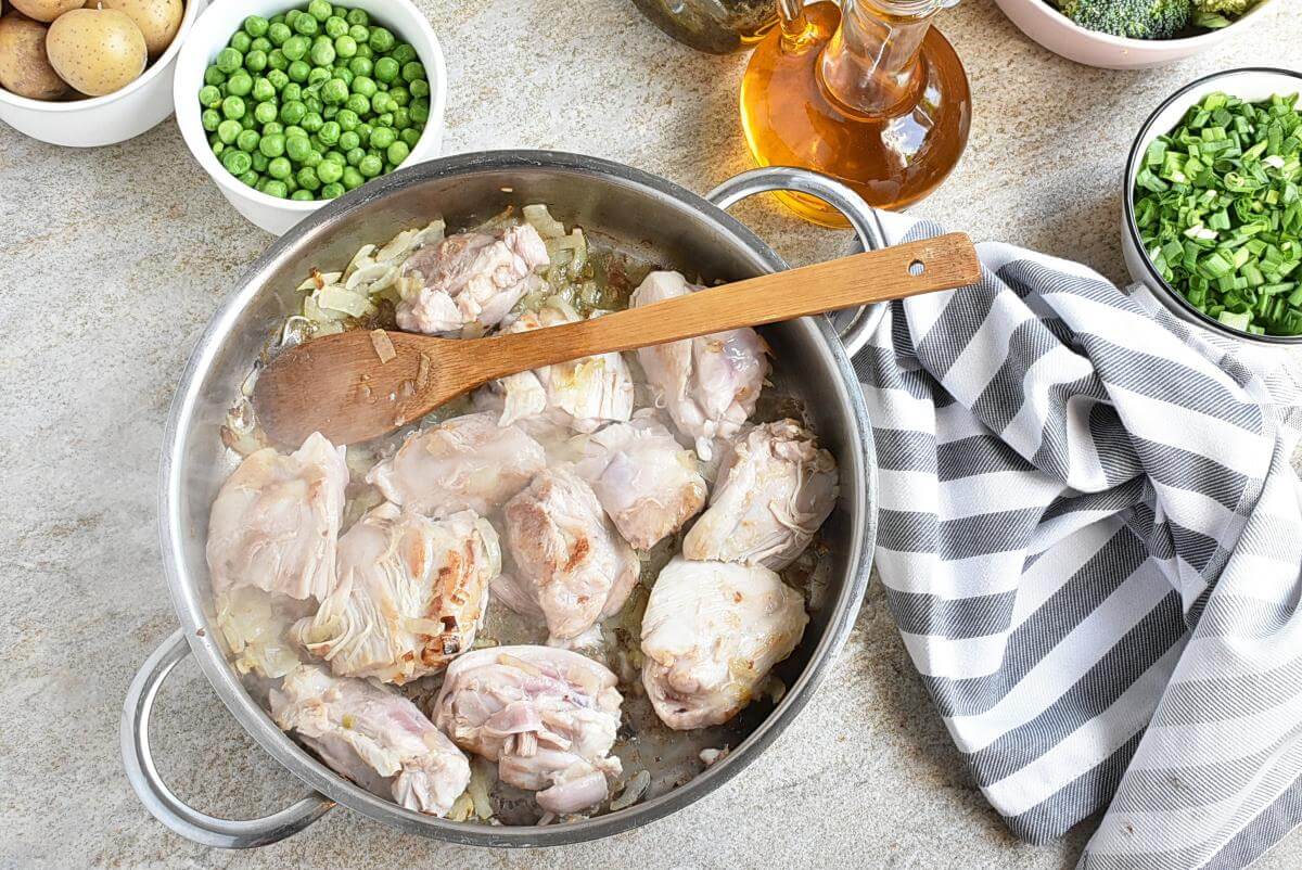 Spring Chicken in a Pot Recipe - COOK.ME