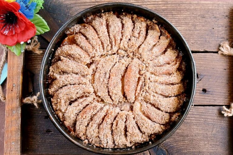 Ukrainian Apple Cake (Yabluchnyk) Recipe - Cook.me Recipes