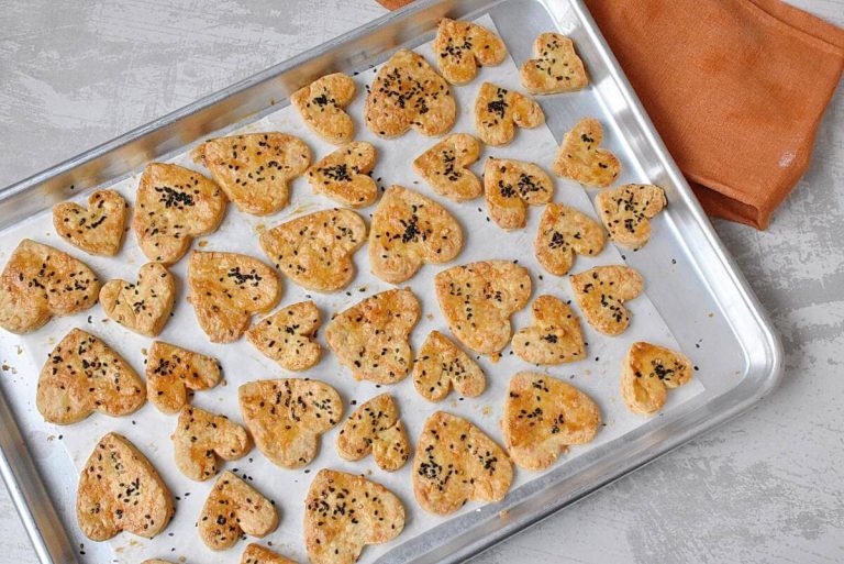 Savory Crispy Cheese Cookies Recipe - Cook.me Recipes