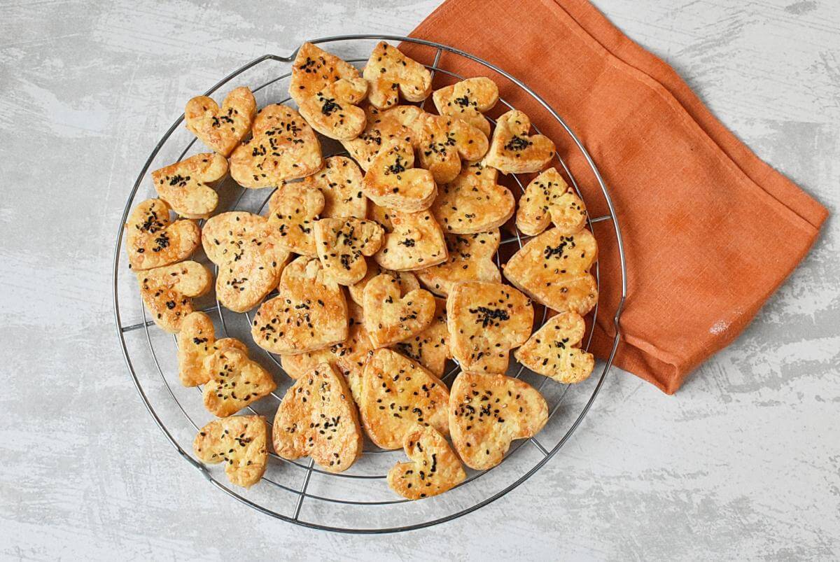 Savory Crispy Cheese Cookies Recipe - Easy Step-by-Step Guide | COOK.ME