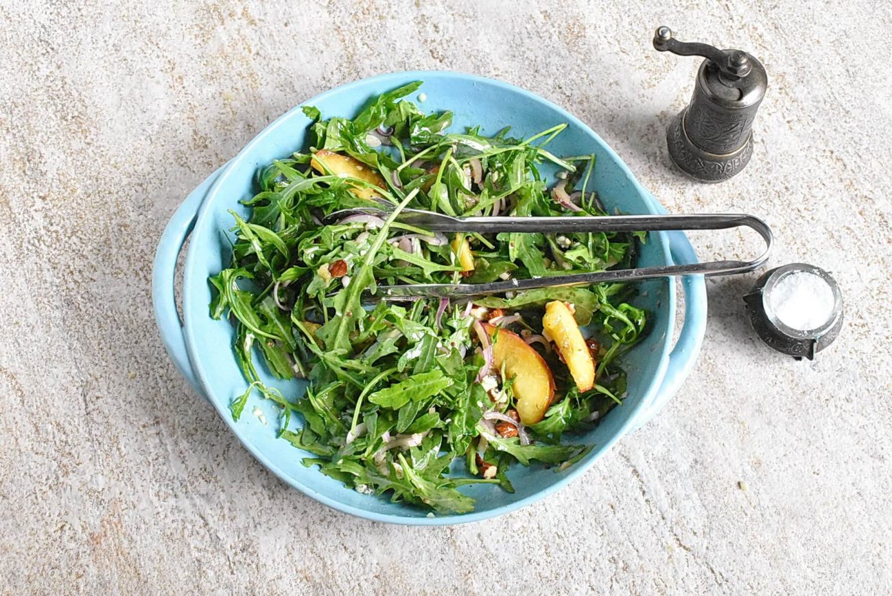 Peach, Arugula, and Blue Cheese Salad Recipe - COOK.ME