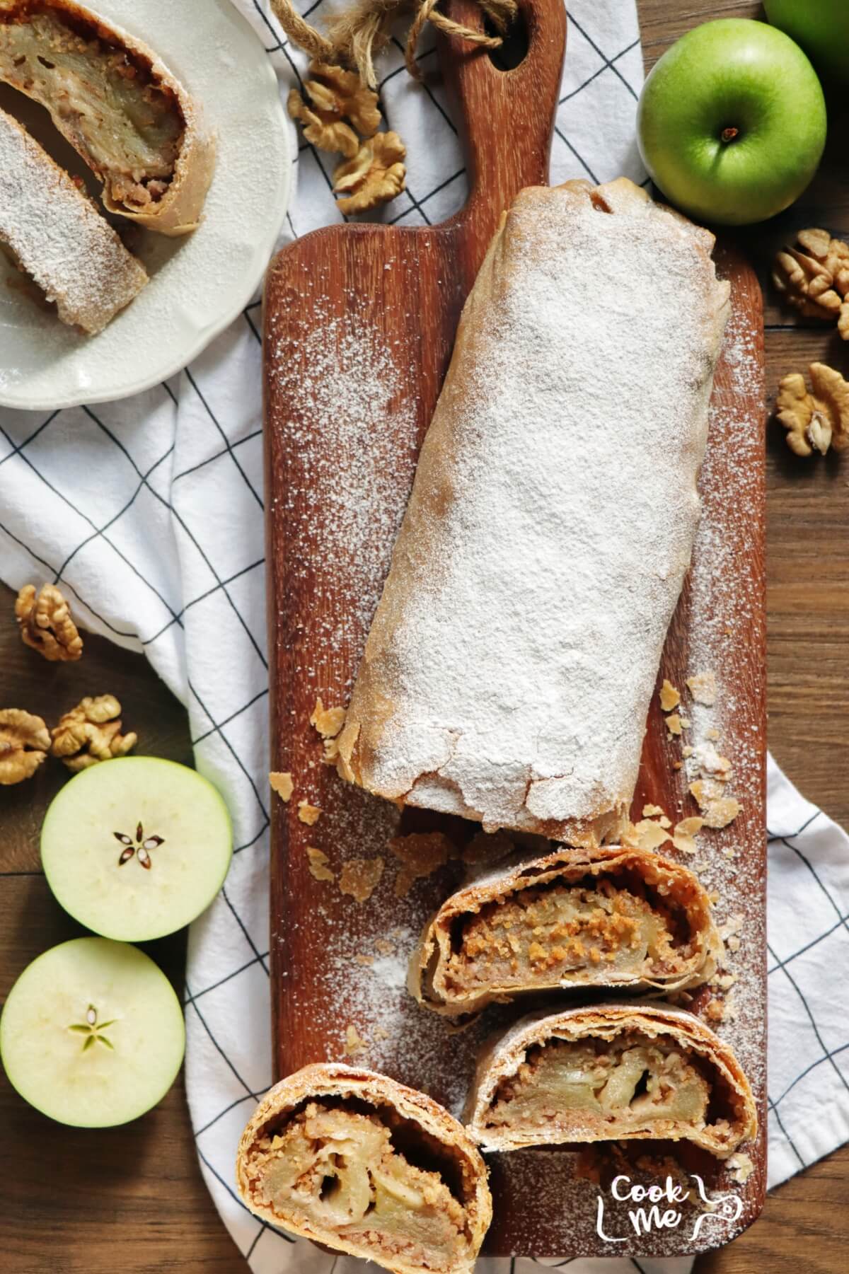 Traditional Apple Strudel (Apfelstrudel) Recipe - COOK.ME