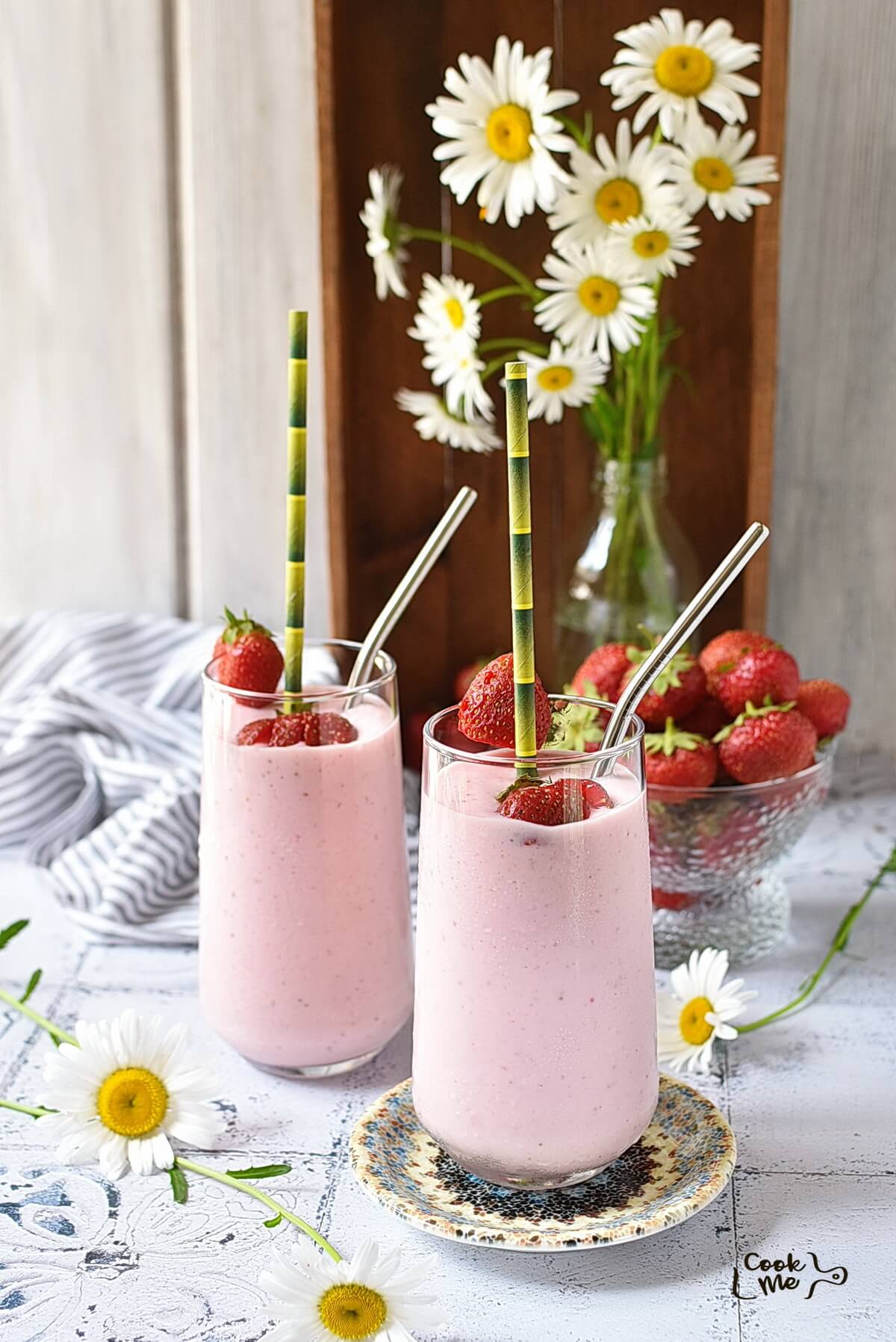 Strawberry Milkshake Recipe - COOK.ME