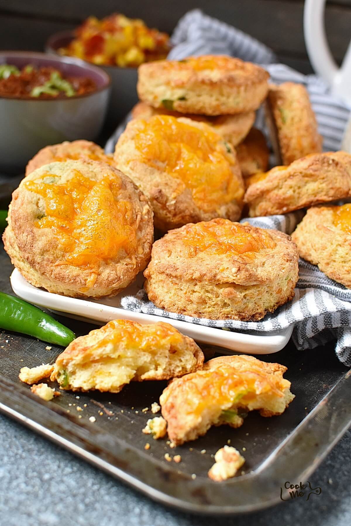 Cheddar Jalapeño Biscuits Recipe - COOK.ME